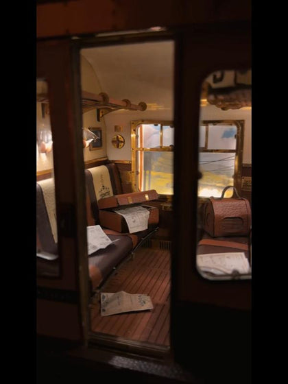 Mô hình 1940s Train Cabin – Book Nook