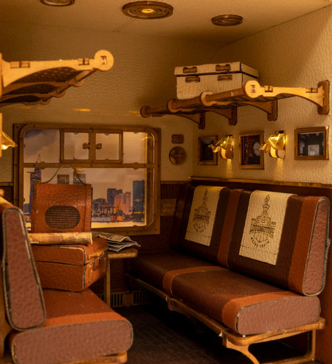 Mô hình 1940s Train Cabin – Book Nook
