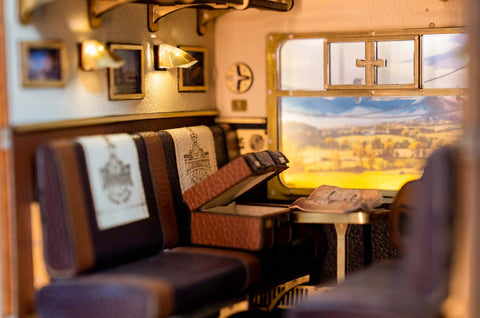 Mô hình booknook 1940s Train Cabin – Book nook