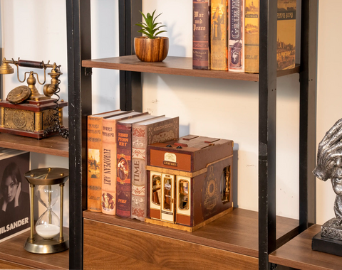 Mô hình booknook 1940s Train Cabin – Book nook